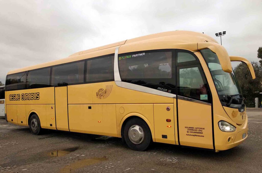 Irizar I6 - Noleggio Pullman GT per eventi e tour in Puglia Bari ...